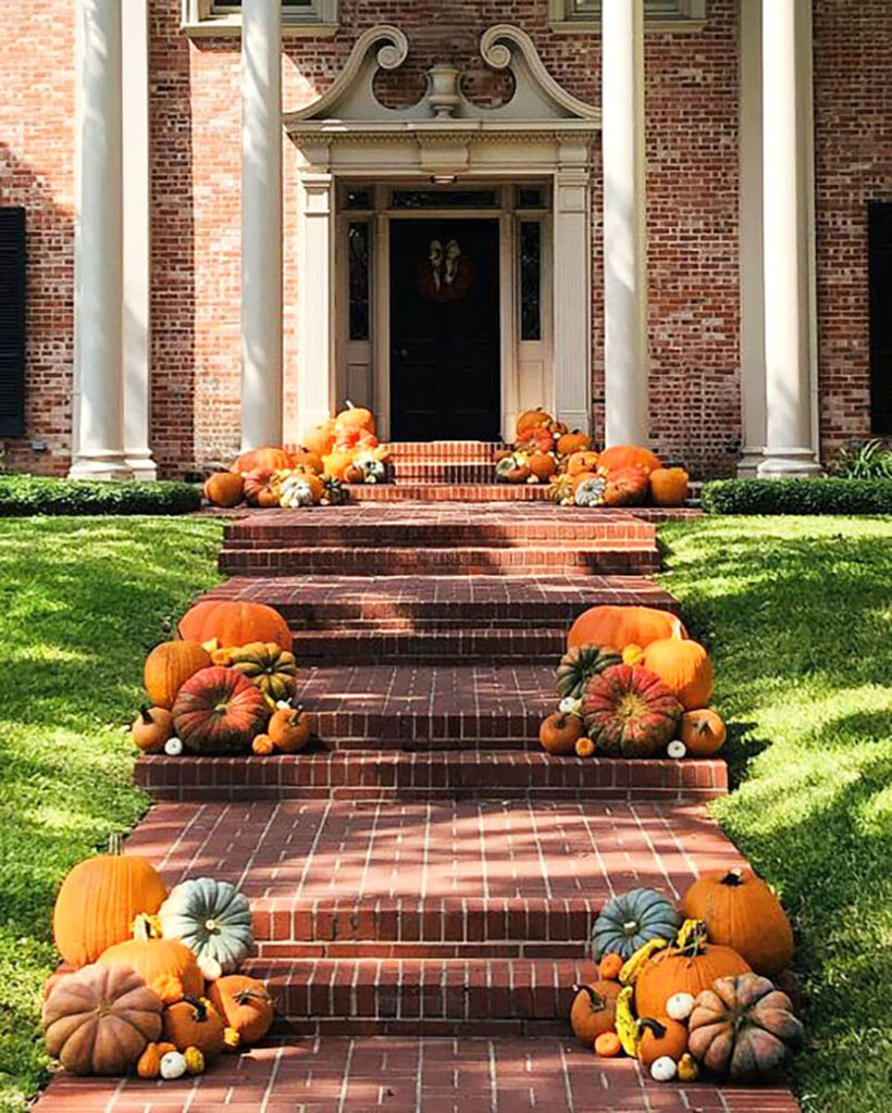 Best Fall Porch Decor Ideas 2023: 8 Budget-friendly Ways to Add Curb ...